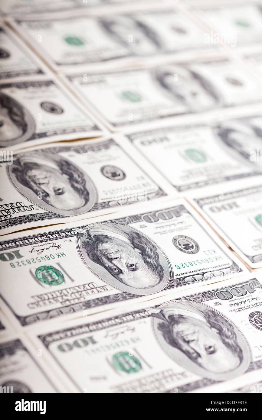 A large quantity of 100 US$ money notes lined up in a vertical row ...