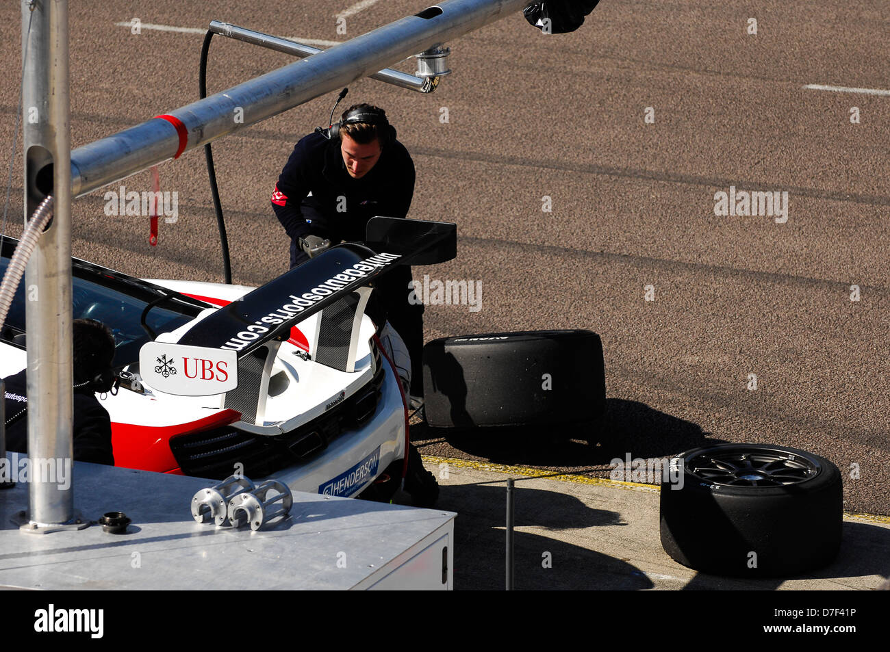 Pit stop motor racing at Rockingham Stock Photo - Alamy