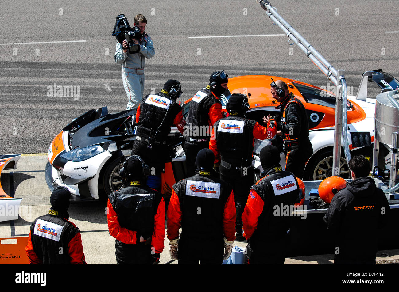 Pit stop motor racing at Rockingham Stock Photo - Alamy