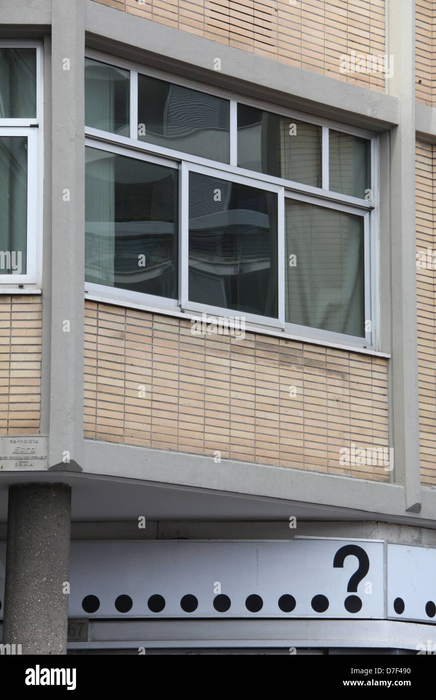 Question mark on shop hi-res stock photography and images - Alamy