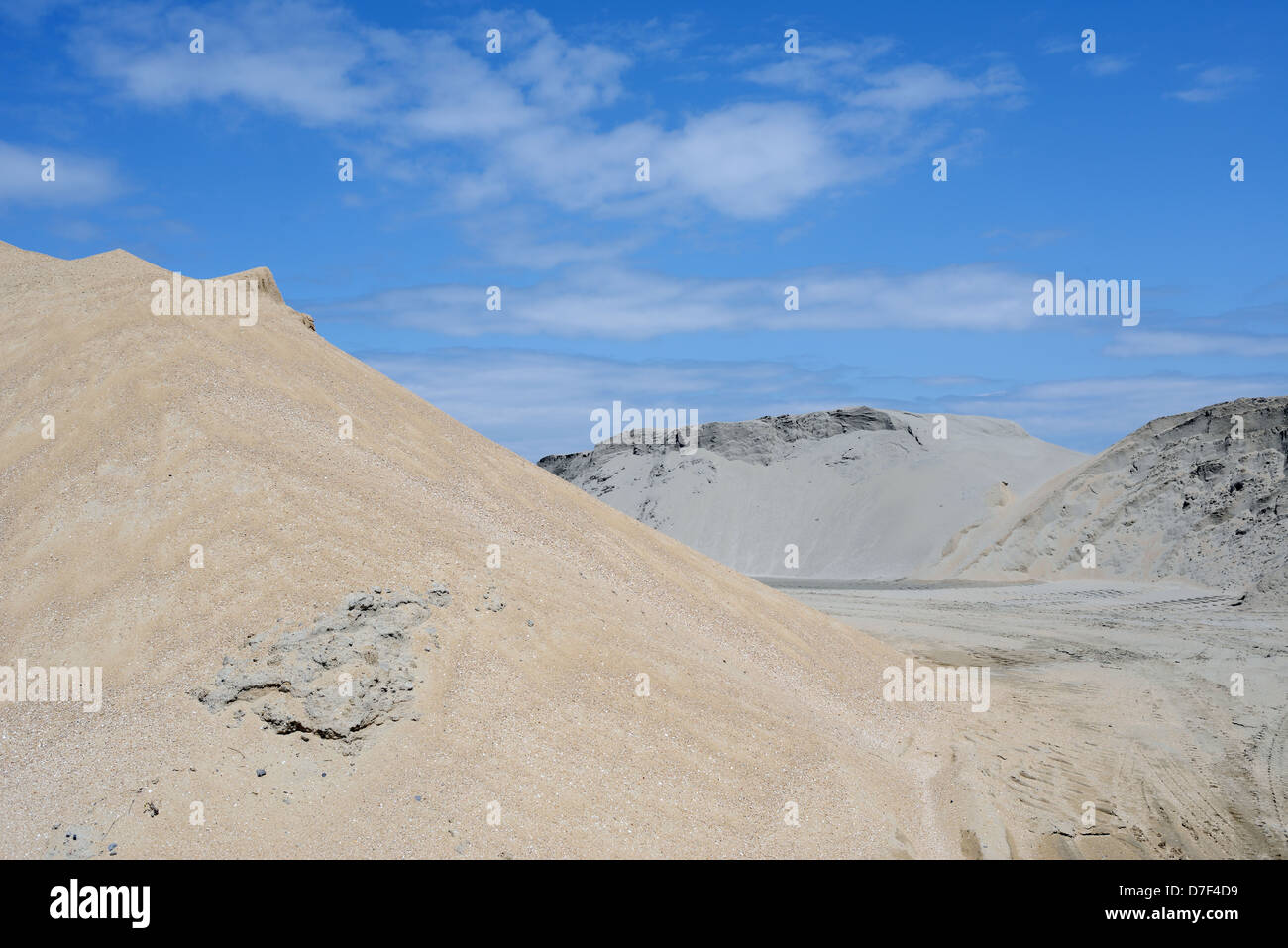 Large pile of sand hi-res stock photography and images - Alamy