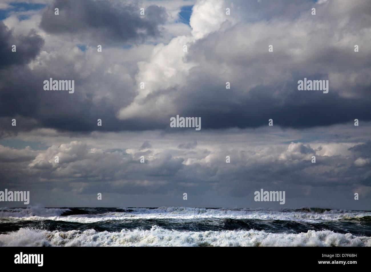 Underdramatic clouds hi-res stock photography and images - Alamy