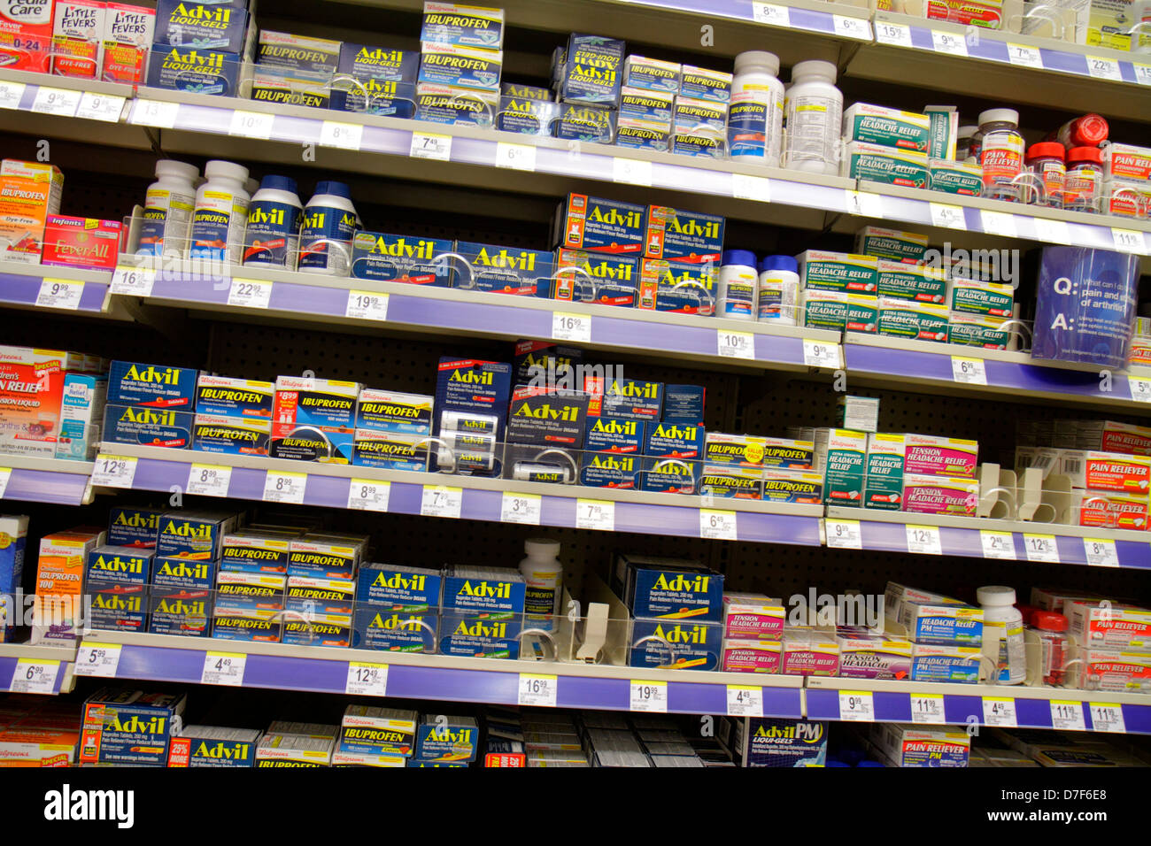 Pain killers on shelf hi-res stock photography and images - Alamy