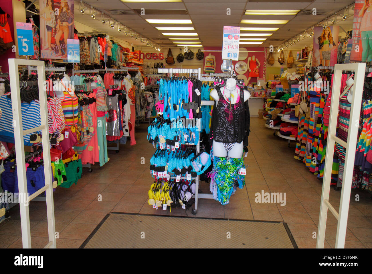 Miami Beach Florida,Lincoln Road mall,display sale,mannequins,women's ...