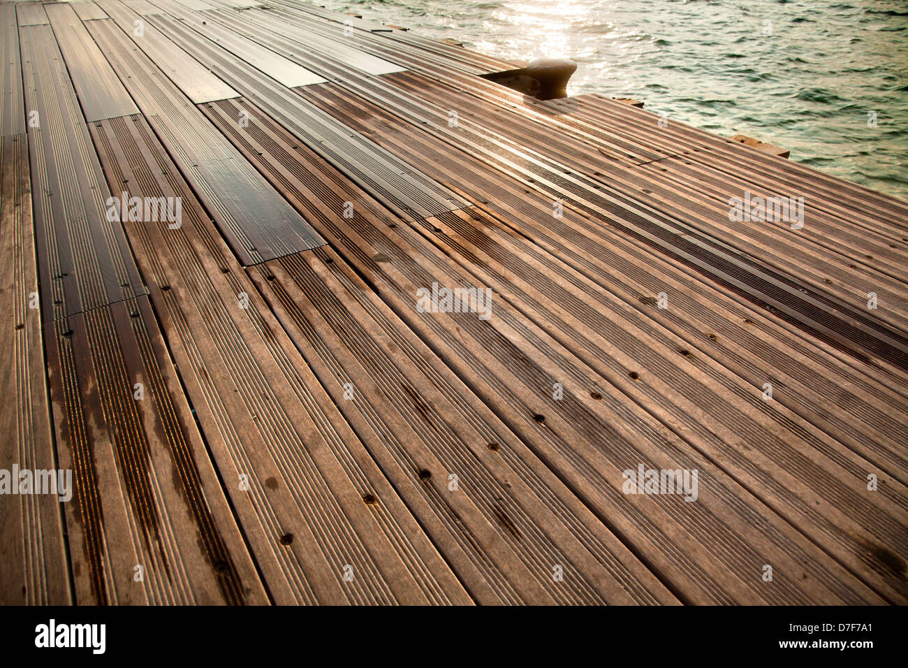 Waves hitting dock hi-res stock photography and images - Alamy