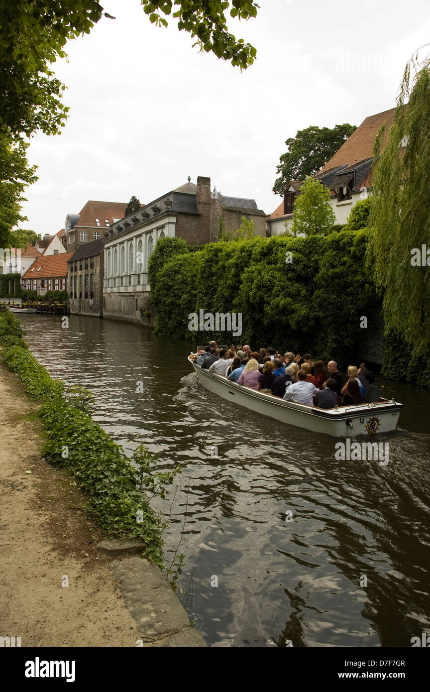 Bruges tourists guide hi-res stock photography and images - Alamy