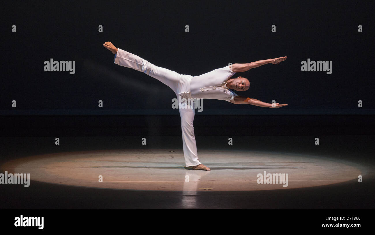 Alvin ailey dance revelations hi-res stock photography and images - Alamy