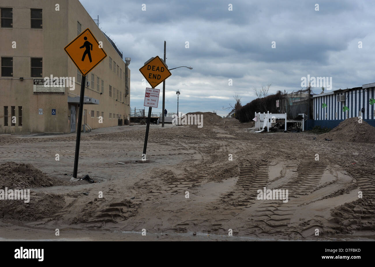 Neighborhood hurricane damage hi-res stock photography and images - Alamy
