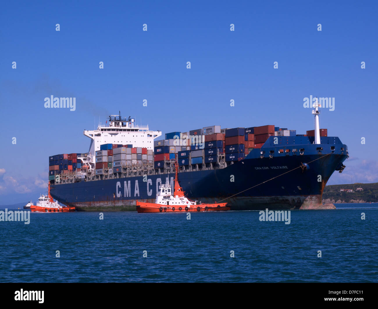 Massive container ship hi-res stock photography and images - Alamy