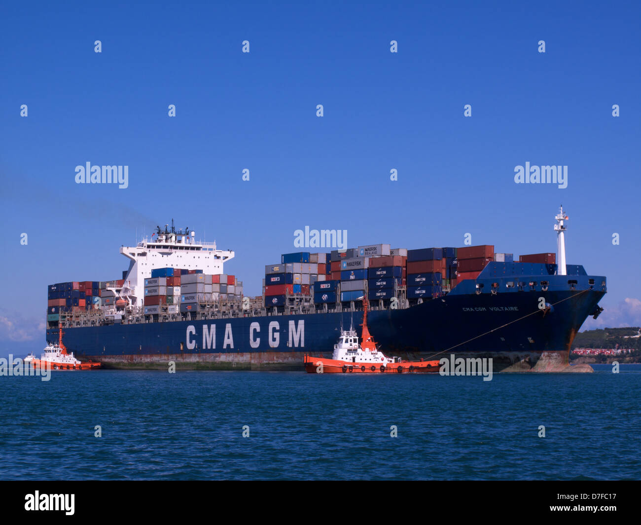 Massive container ship hi-res stock photography and images - Alamy