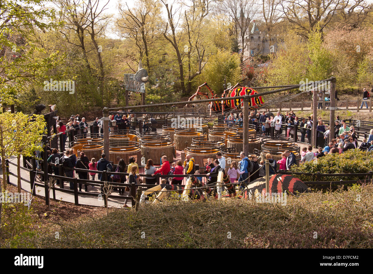 Spinning Spider a spinning tea-cups style ride, Legoland Windsor ...