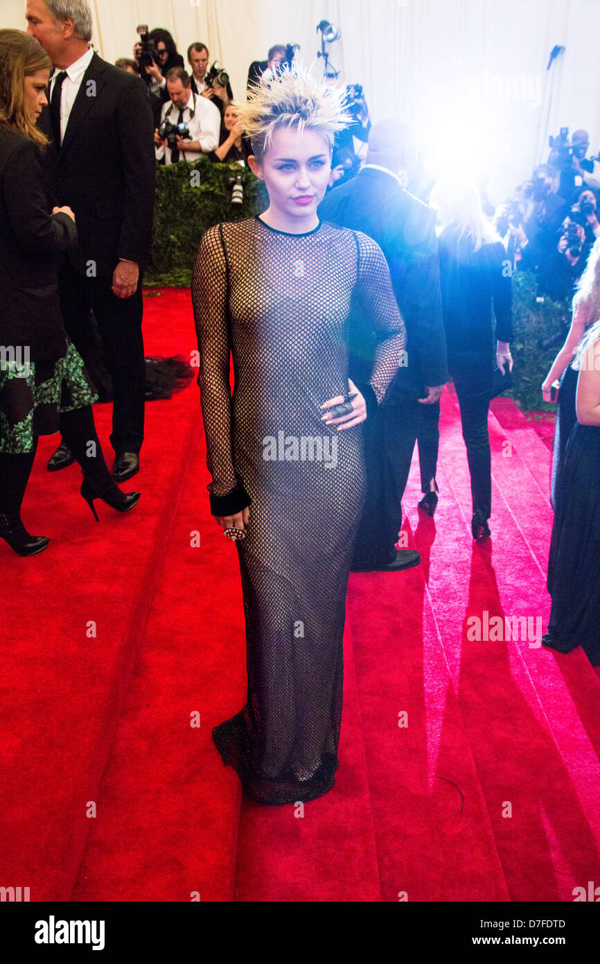 New York, USA. 6th May 2013. Actress Miley Cyrus arrives at the Costume ...