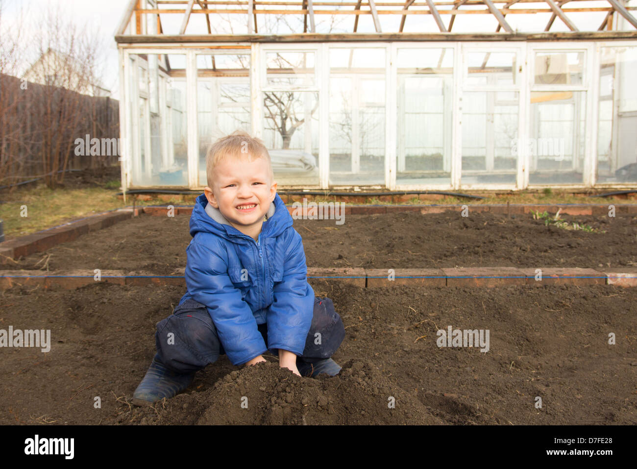 Child digging garden hi-res stock photography and images - Alamy