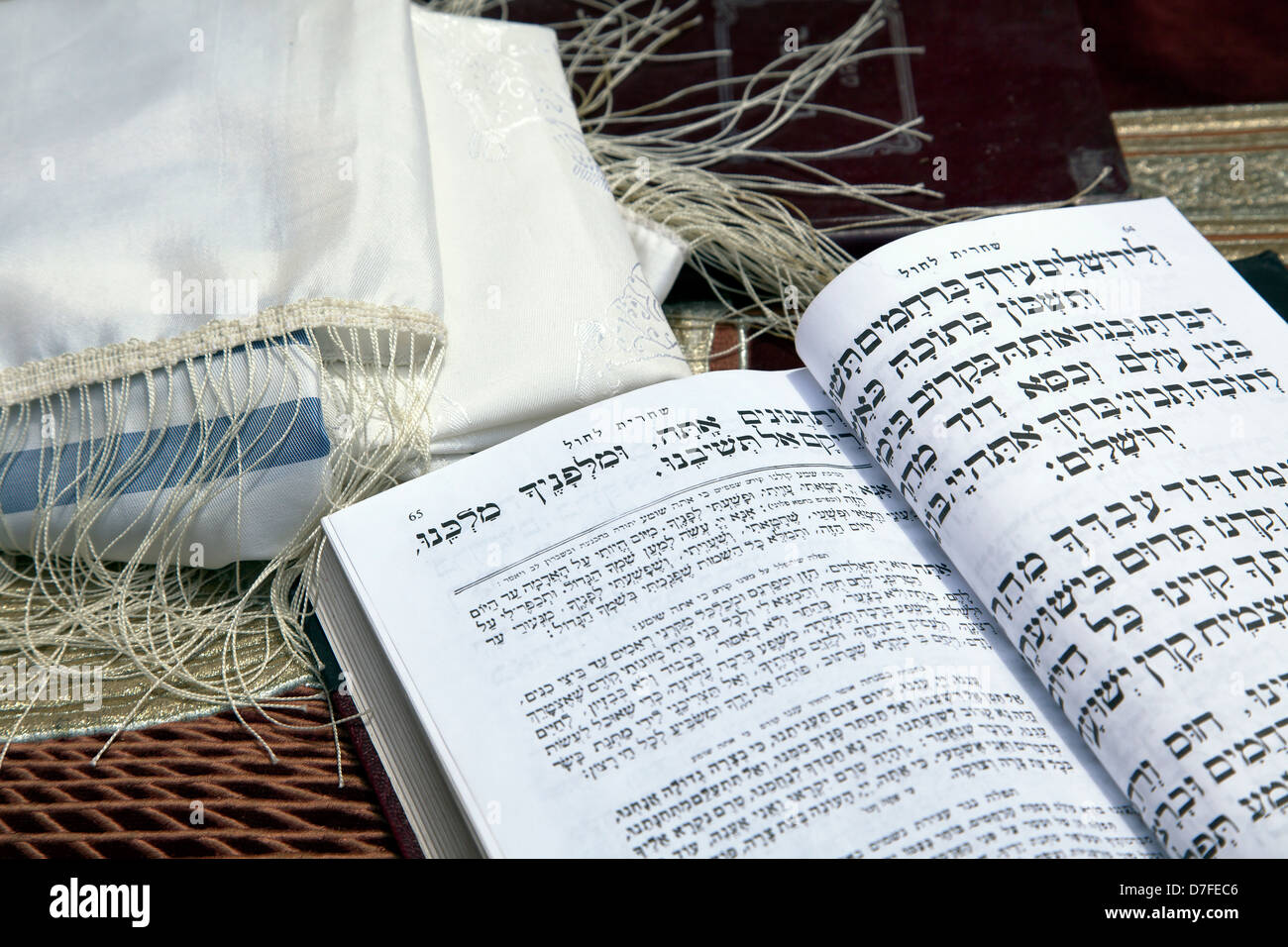 Hebrew prayer hi-res stock photography and images - Alamy