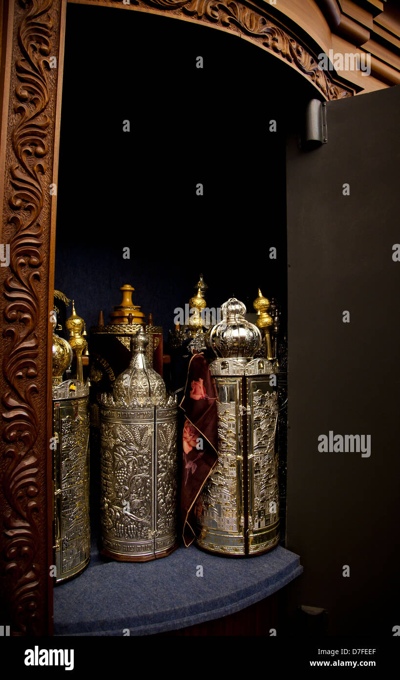 Open torah scrolls hi-res stock photography and images - Alamy