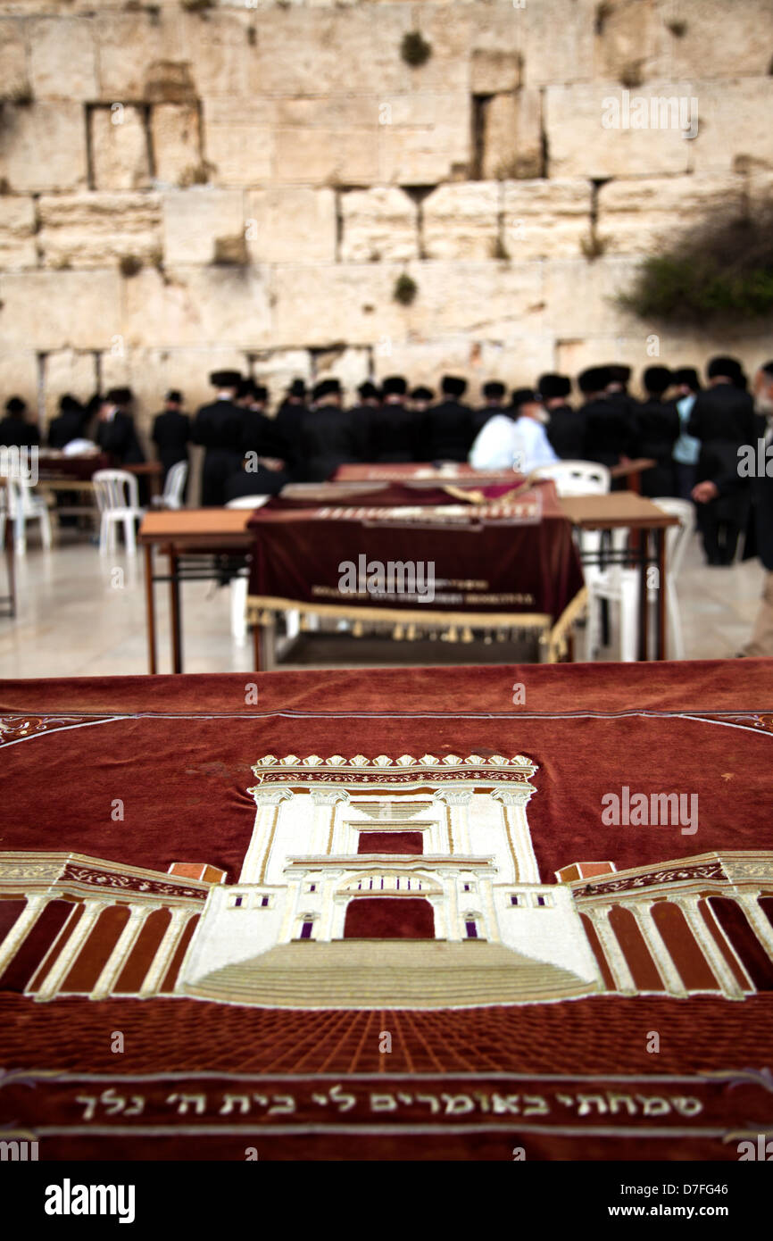 A velvet cloth embroidered an image original Jewish Temple verse from ...
