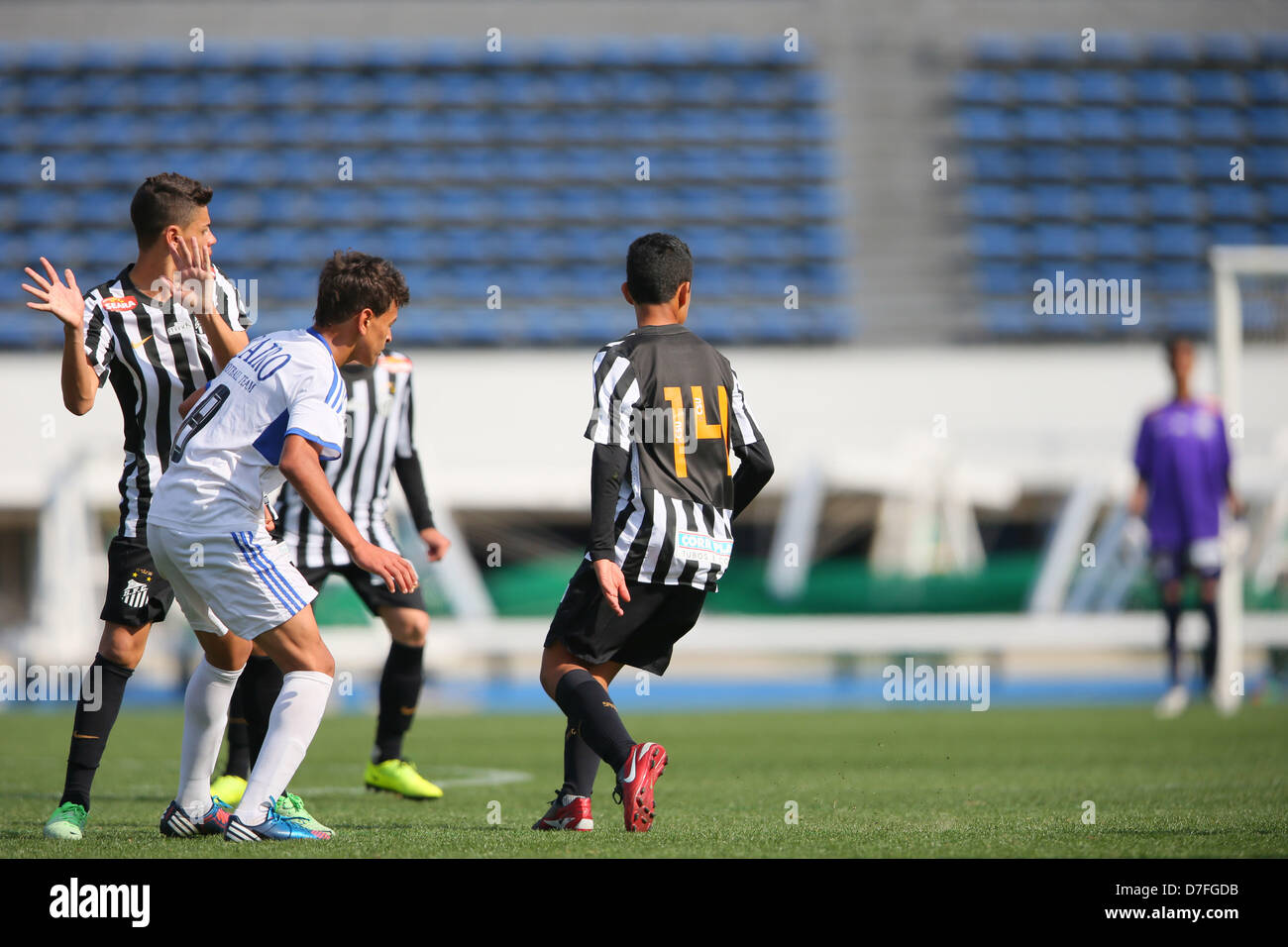 (L to R) Tam (Santos), MAY 3, 2013 - Football / Soccer : Tokyo ...