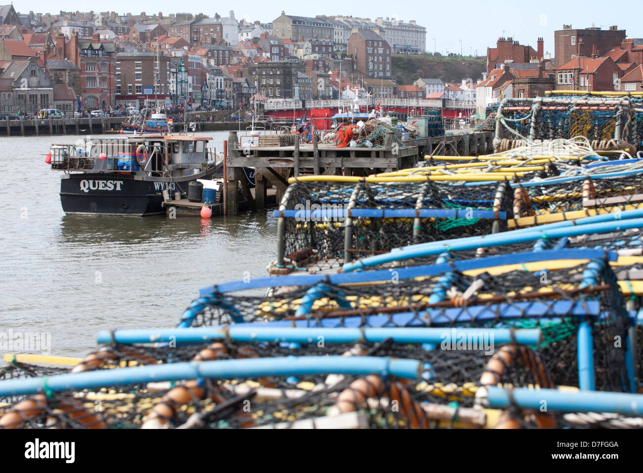 Whitby harbour hi-res stock photography and images - Alamy