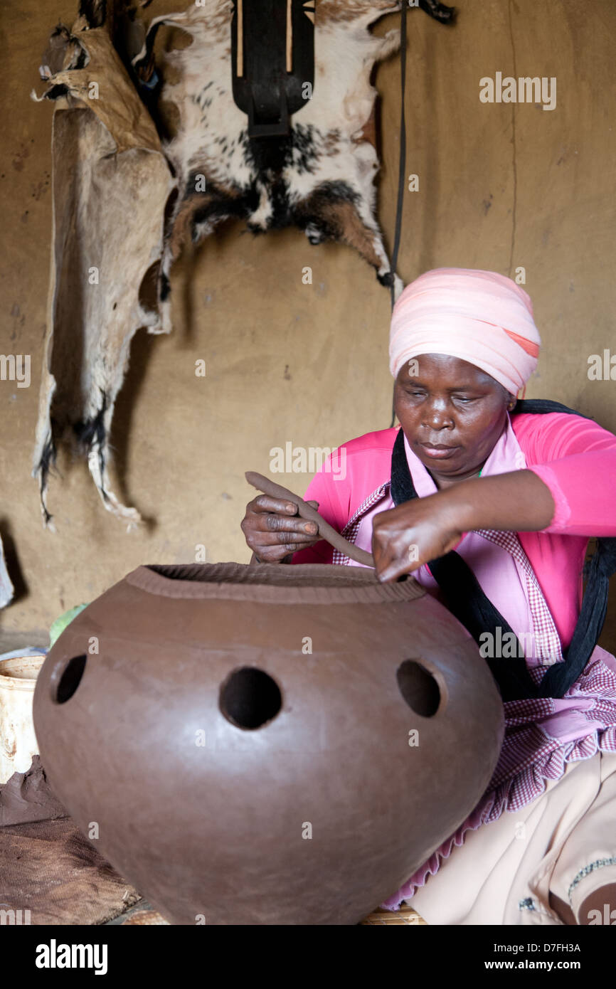 An African woman crafting a traditional clay pot Stock Photo - Alamy