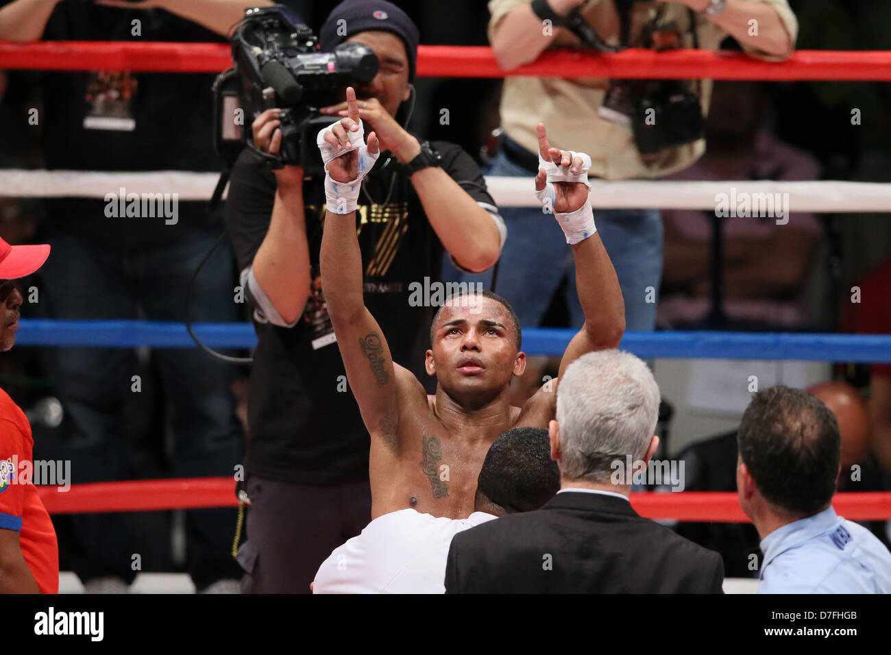 Tokyo, Japan. 6th May 2013. Liborio Solis (VEN), MAY 6, 2013 - Boxing : Jeider Parra of ...