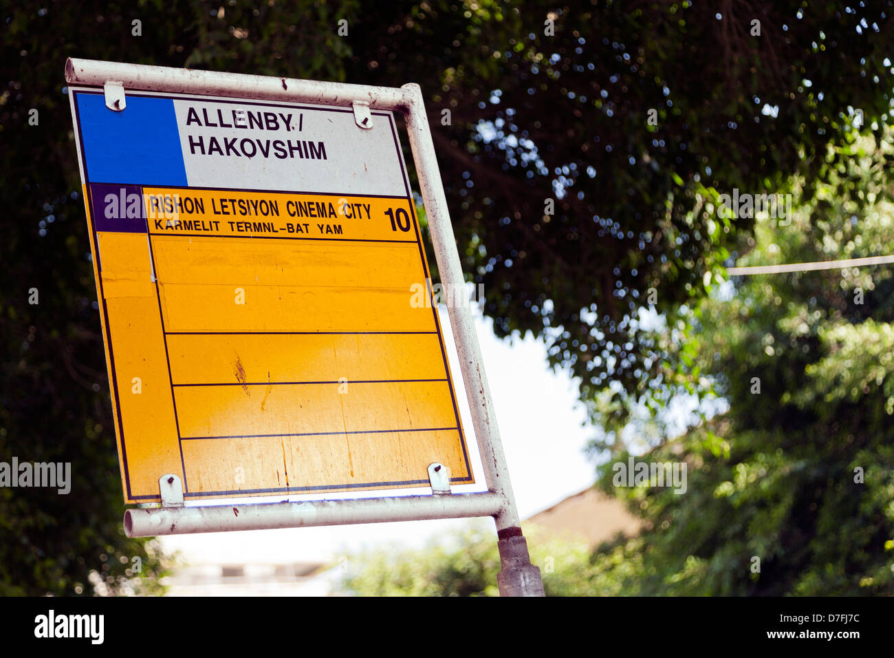 Number 10 bus hi-res stock photography and images - Alamy