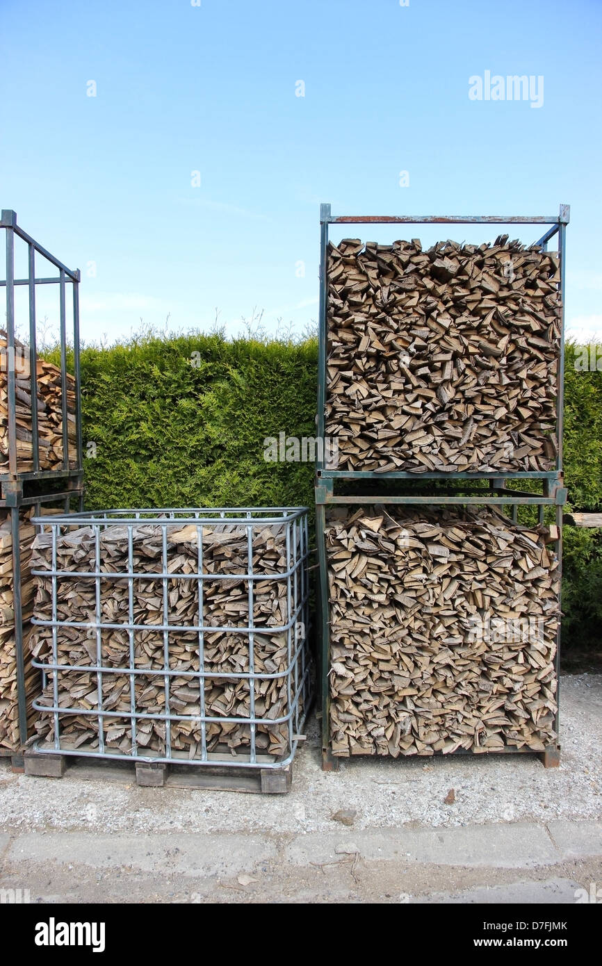 Firewood on pallets Stock Photo - Alamy