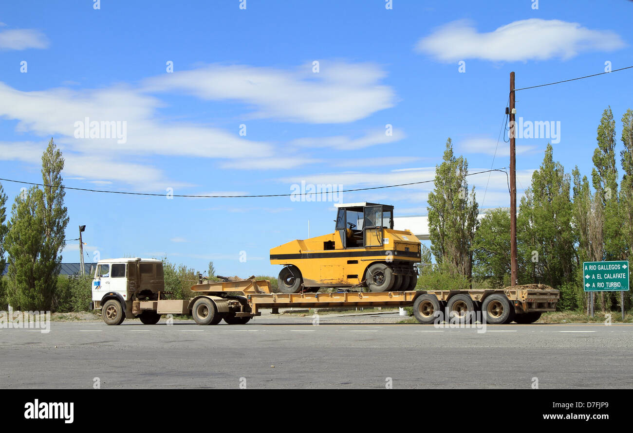 A parked Semi-Trailer carrying a Stock Photo - Alamy