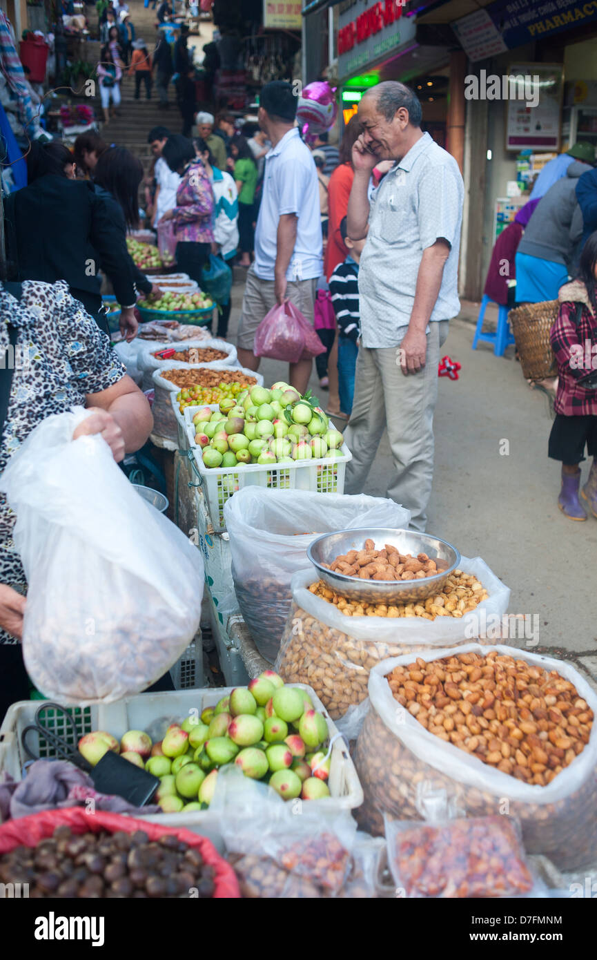 Vietnam food streets hi-res stock photography and images - Alamy
