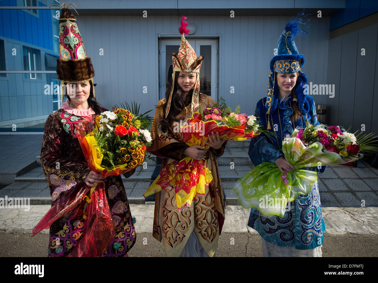 The Expedition 34 crew successfully lands in Kazakhstan, marking the ...