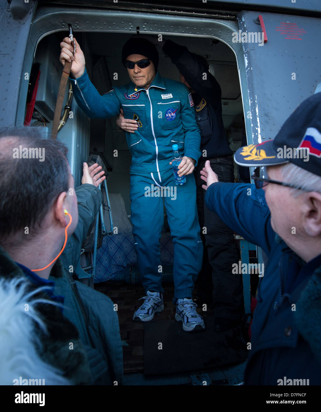 The Expedition 34 crew, including Kevin Ford, safely landed in ...
