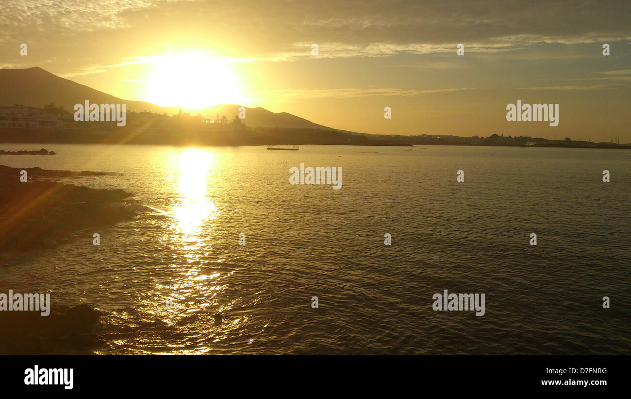 Rising sun sun rising over mountains hi-res stock photography and ...