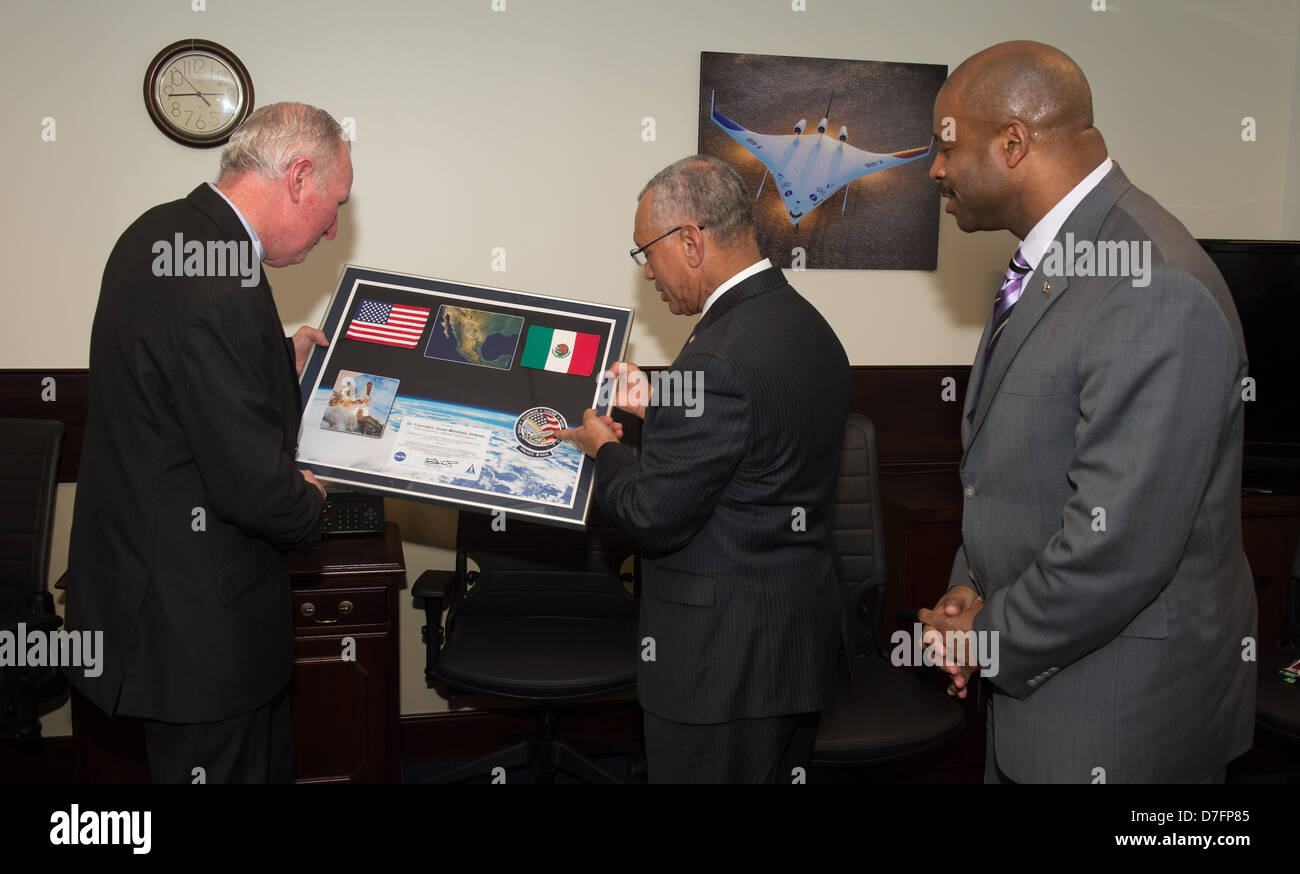 Mexican Space Agency and NASA Agreement (201303180004HQ Stock Photo - Alamy