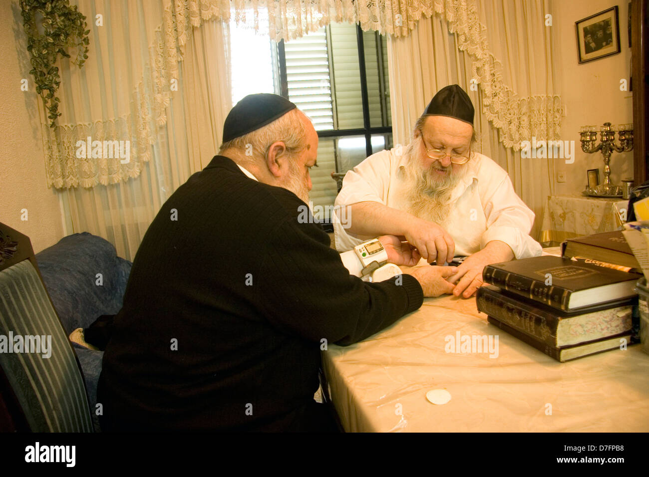 Hasidic dynasty hi-res stock photography and images - Alamy