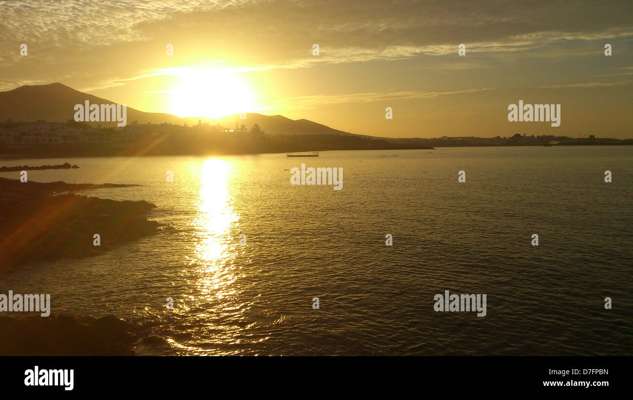 The rising sun and the mountains hi-res stock photography and images ...