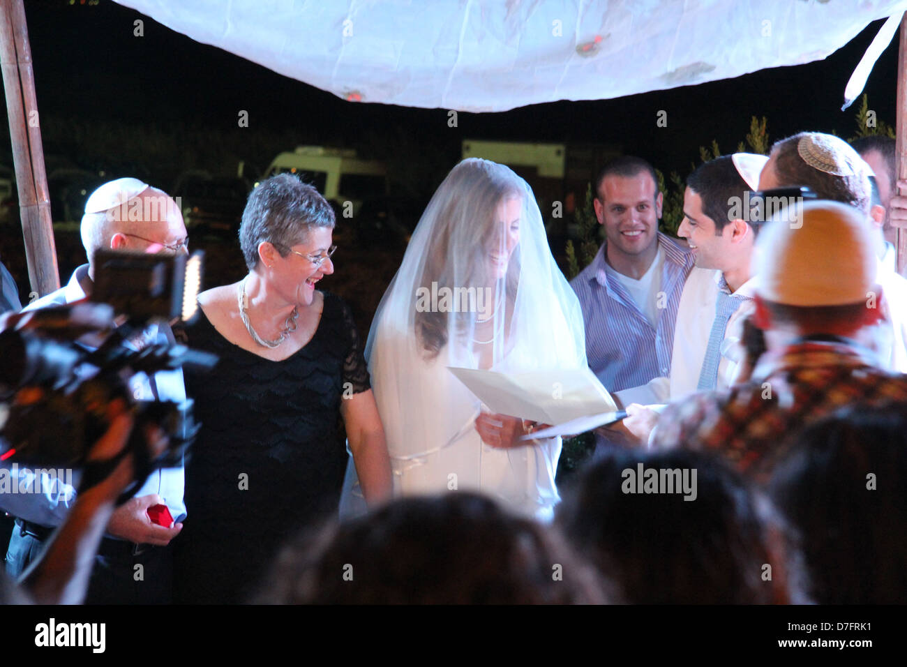 Jewish bride and groom hi-res stock photography and images - Alamy
