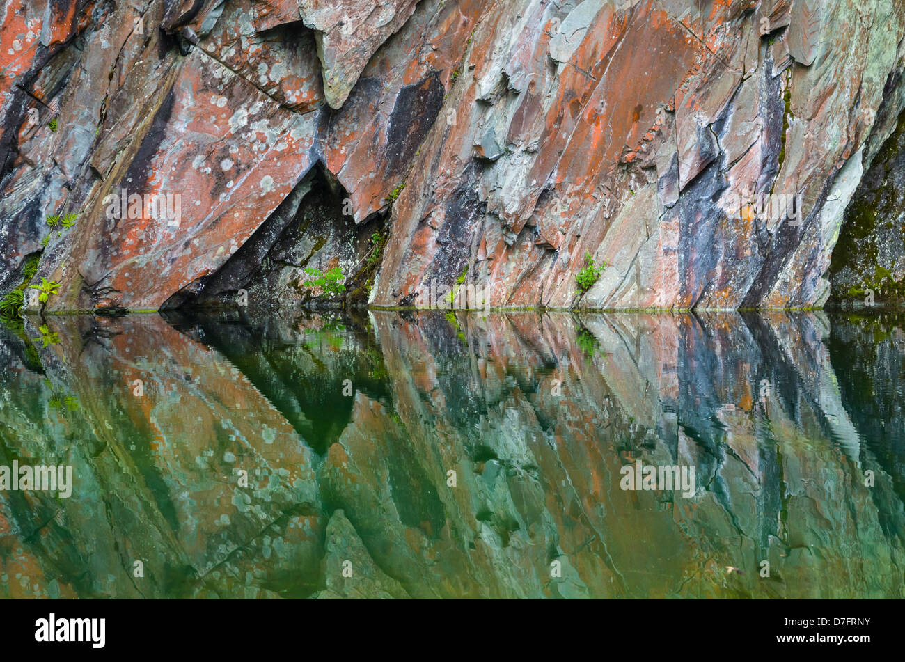 Pool in cave hi-res stock photography and images - Alamy