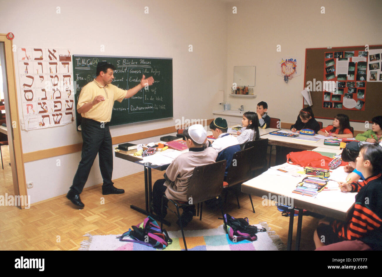 Jewish students classroom hi-res stock photography and images - Alamy