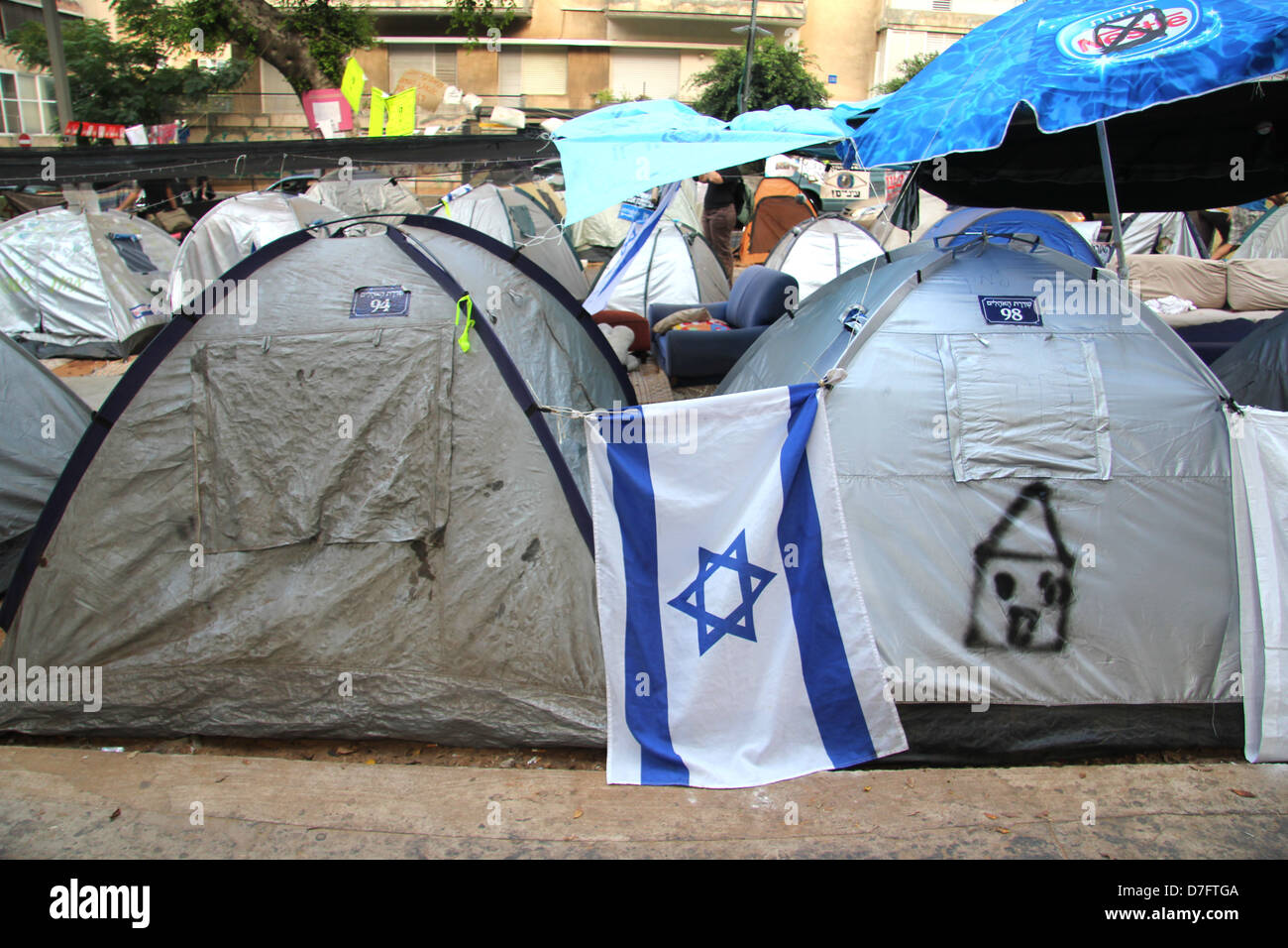 Tent protest movement demanding social justice camping on Rothschild ...