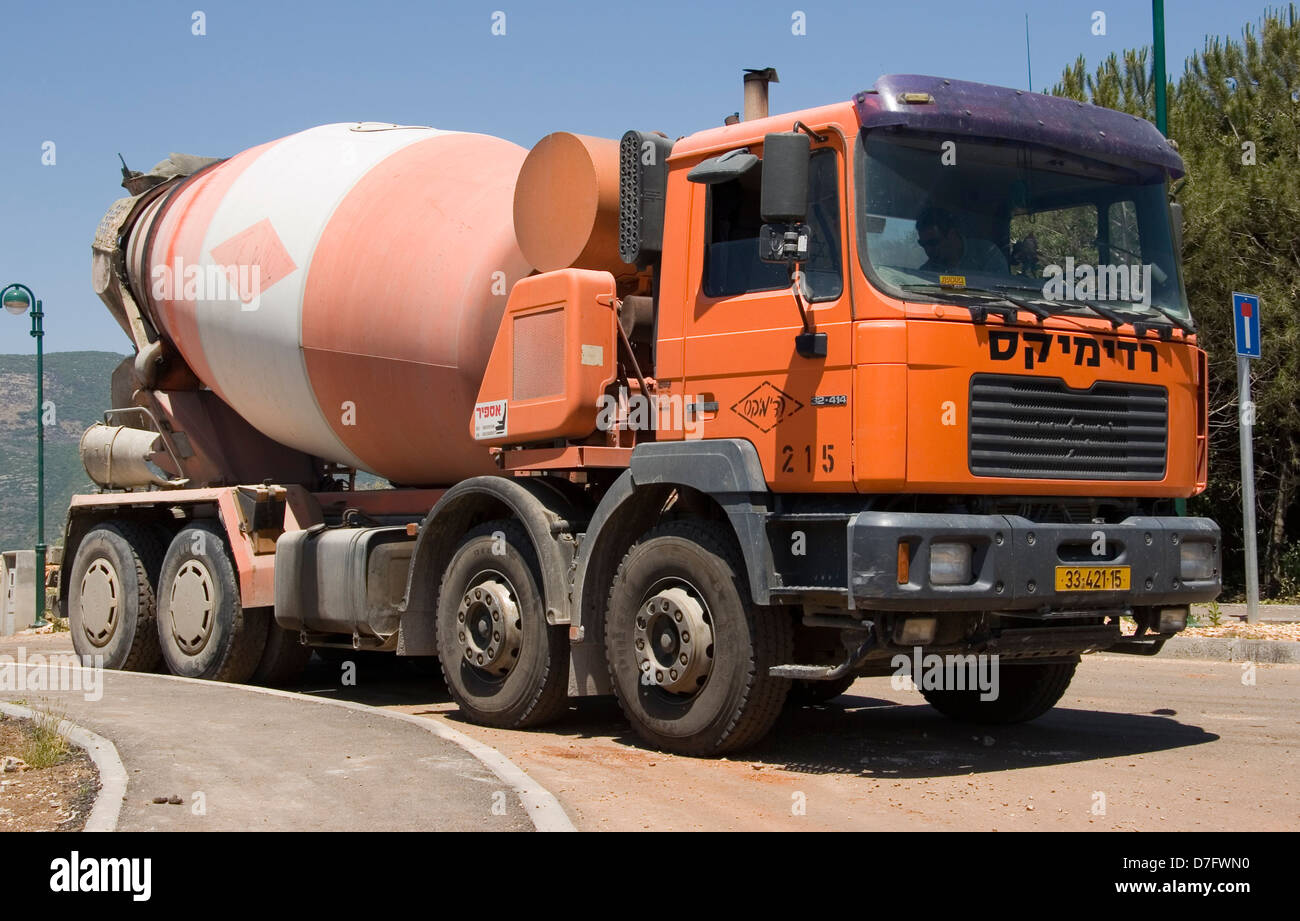 cement mixer vehicle (2006 Stock Photo - Alamy