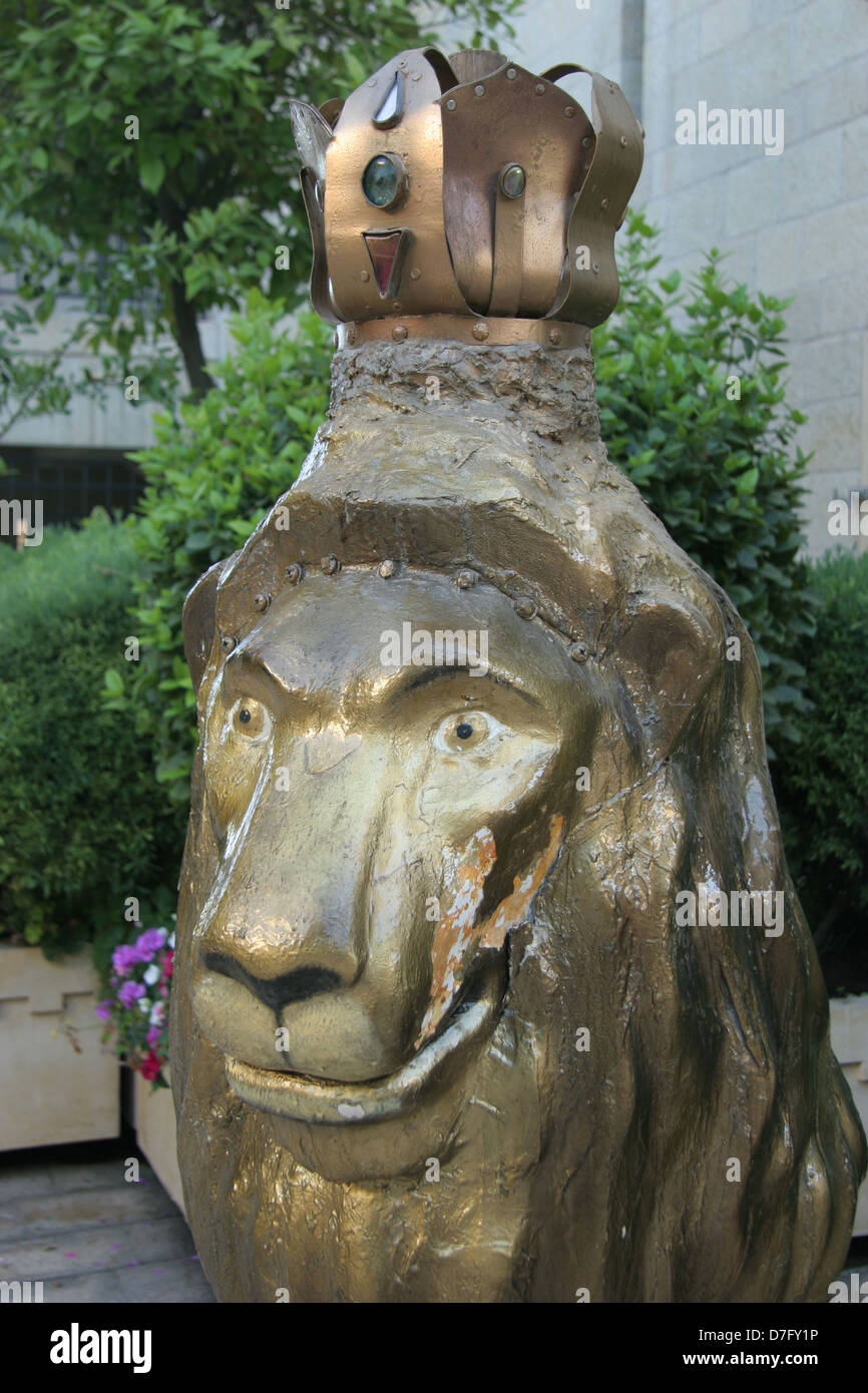 Sculpture lion davids village hi-res stock photography and images - Alamy