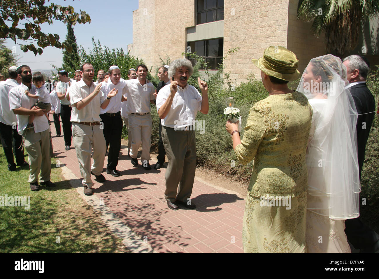 Jewish wedding dance hi-res stock photography and images - Alamy