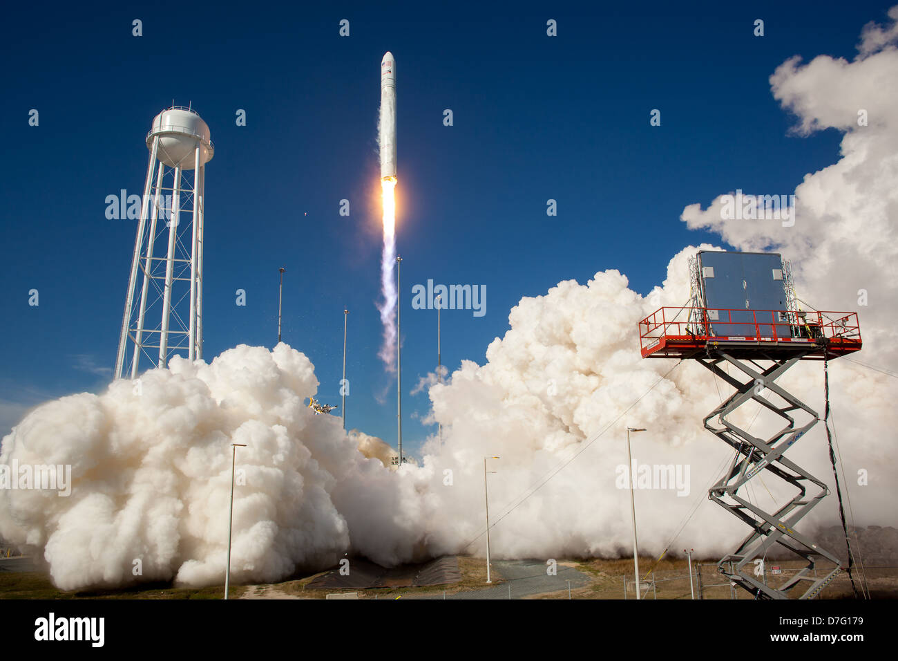Antares Rocket Test Launch (201304210013HQ Stock Photo - Alamy