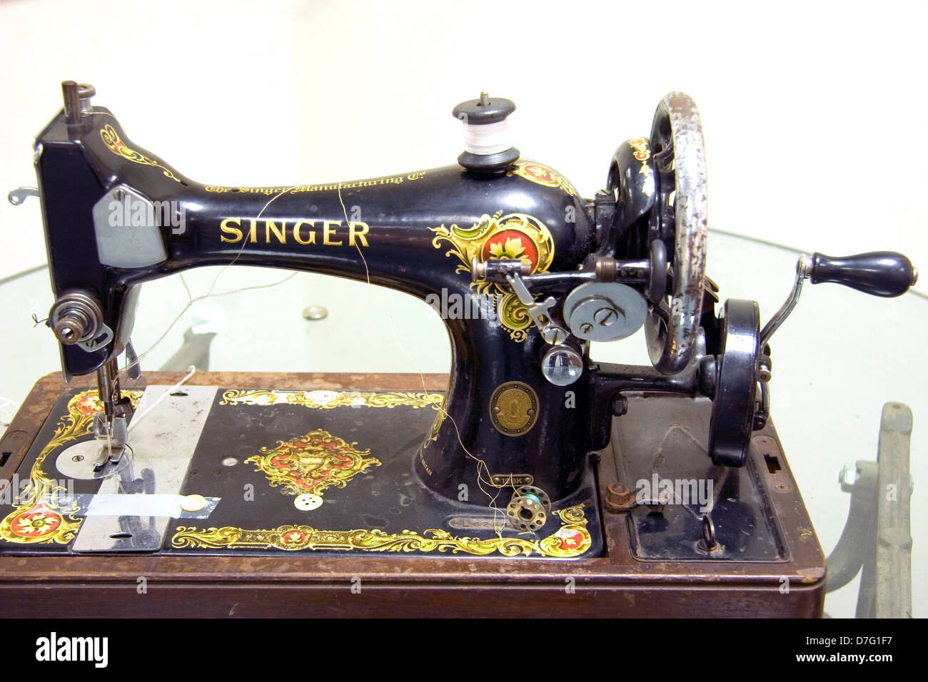 singer sewing machine Stock Photo - Alamy