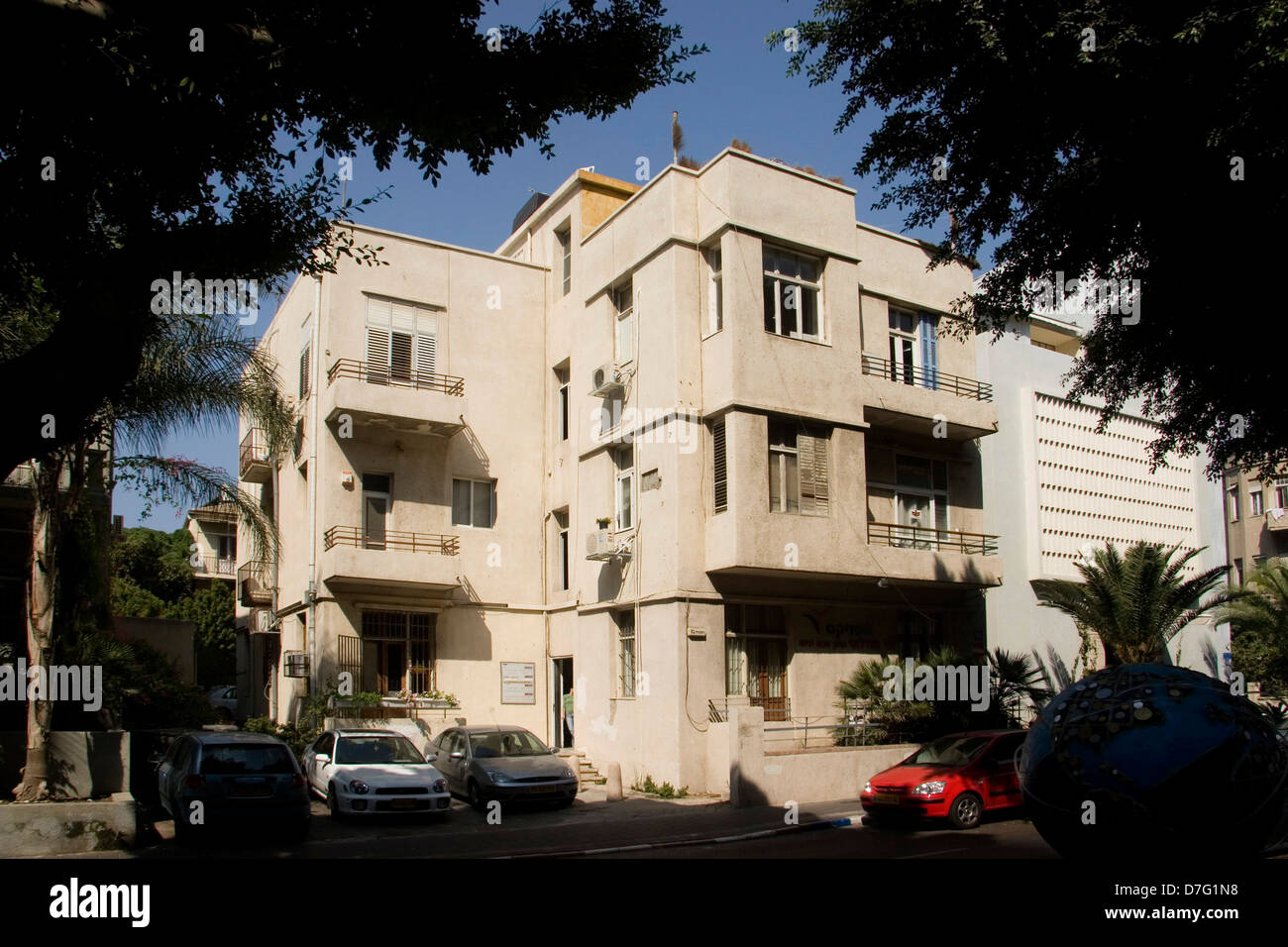 bauhaus architecture in rothschild boulevard, tel aviv, 2007 Stock ...