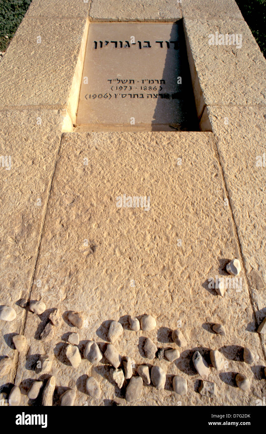 david ben gurion grave in kibbutz sde boker Stock Photo - Alamy