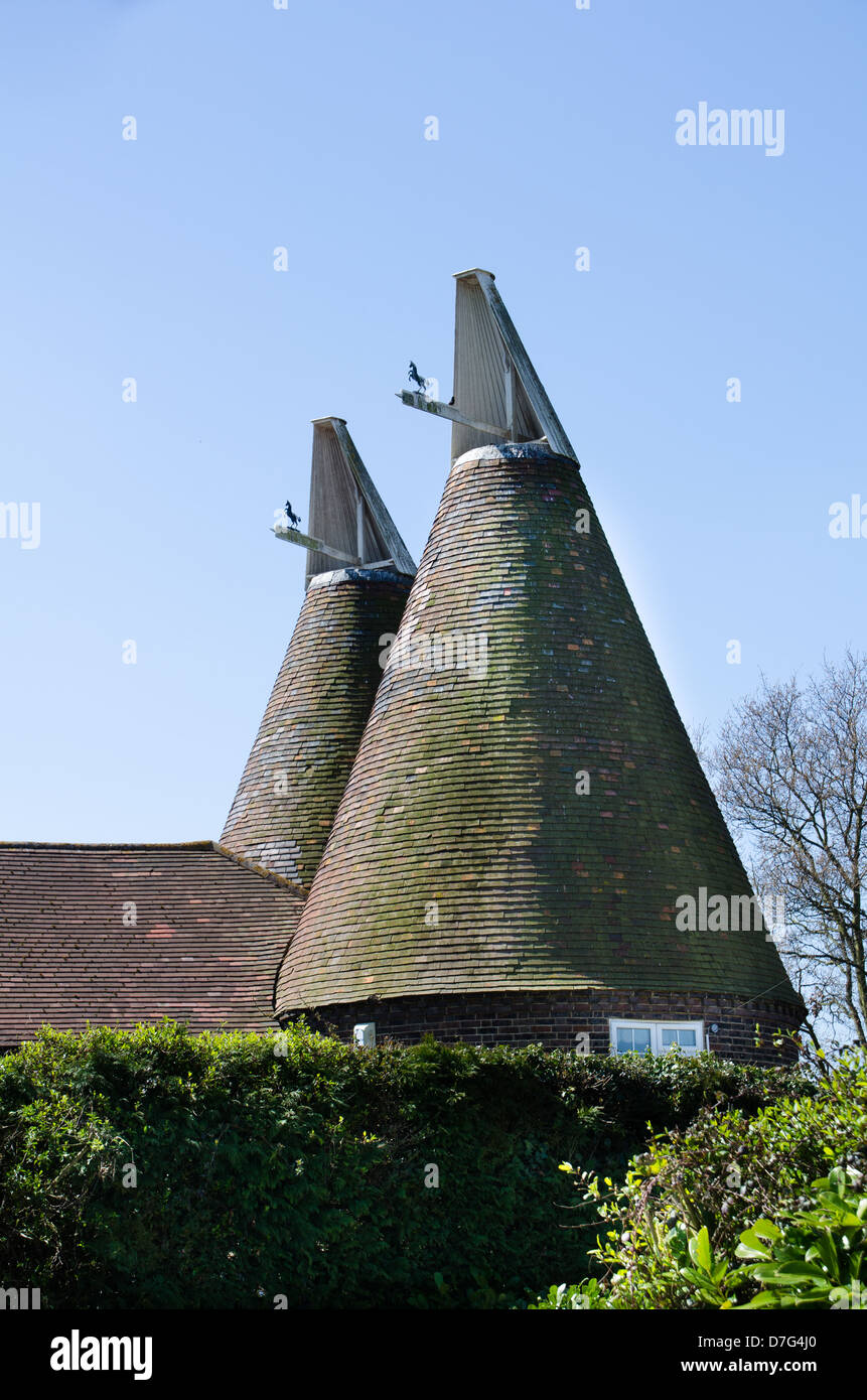 Oast houses in kent hi-res stock photography and images - Alamy