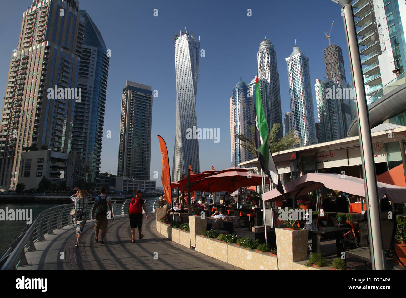 Dubai marina boardwalk united arab hi-res stock photography and images ...