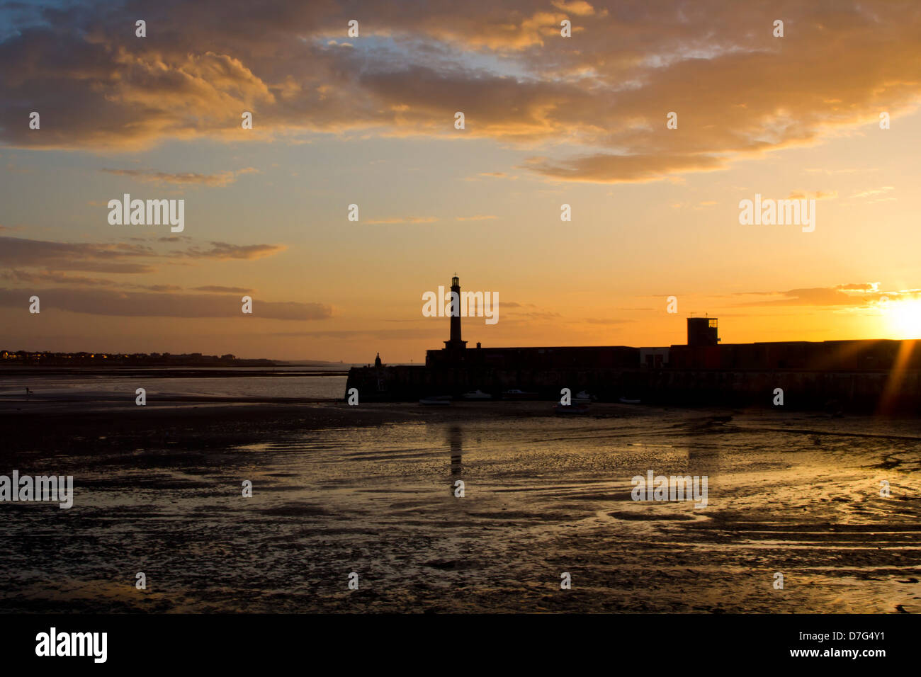 Margate harbour kent lighthouse hi-res stock photography and images - Alamy