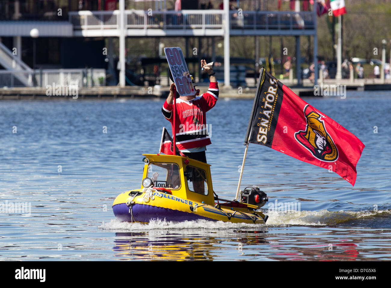 Nhl senators fan hi-res stock photography and images - Alamy