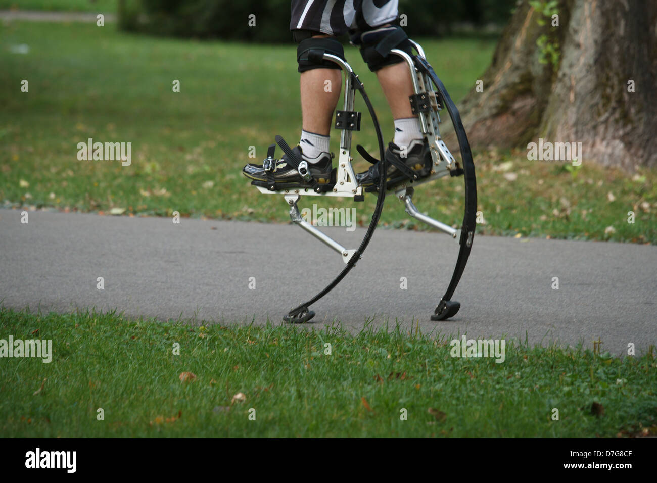 Stilts action hi-res stock photography and images - Alamy